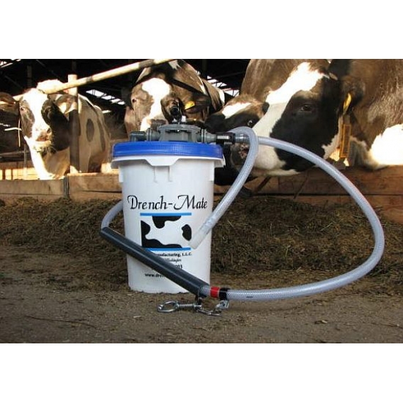 Drenčovací pumpa Drench-Mate pre kravy